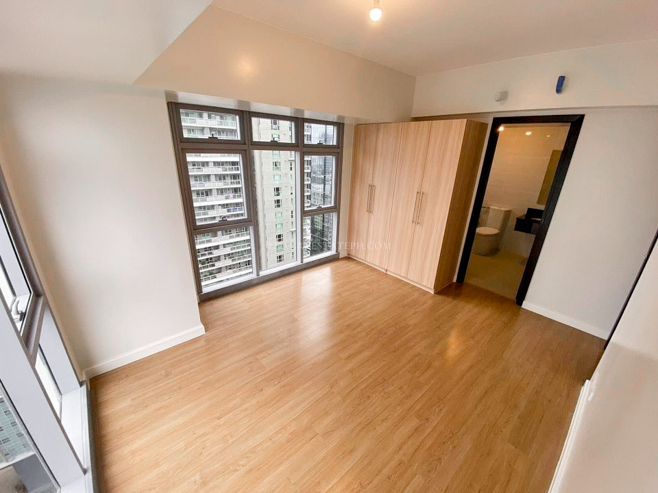 Sublime 2-Bedroom Condo For Sale in Park Triangle Residences BGC Taguig ...